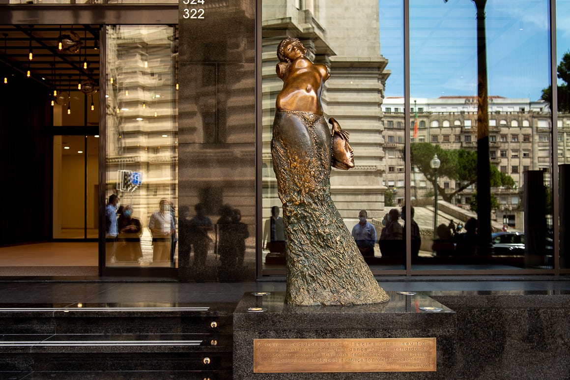 Escultura de José Rodrigues inaugurada à entrada do Palácio dos ...